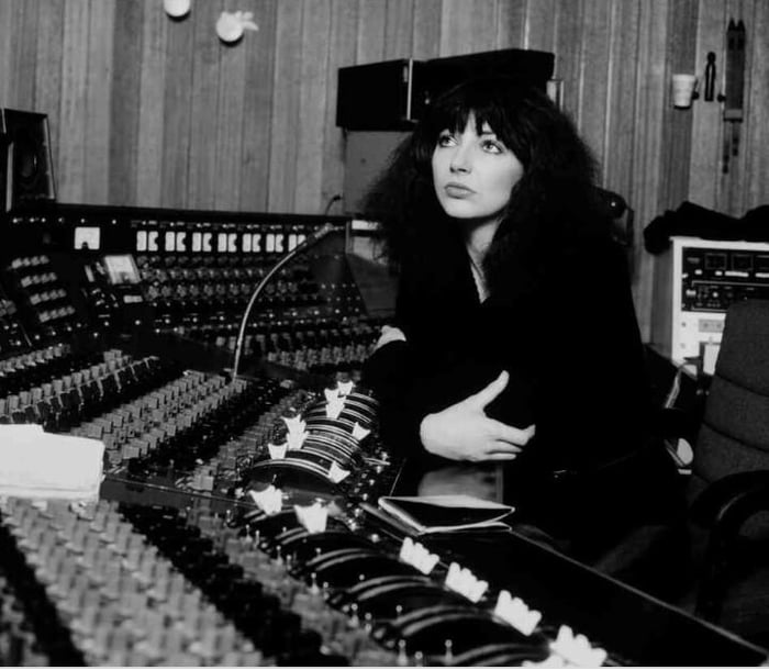 Kate Bush in the studio in late 1970s - 9GAG