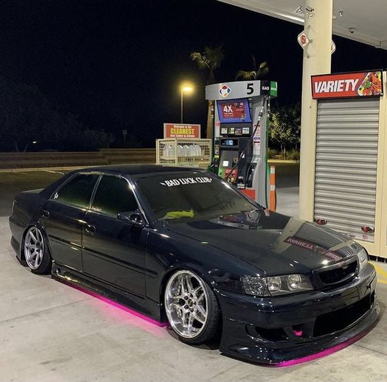 Toyota chaser jzx100 with neon underglow. - 9GAG