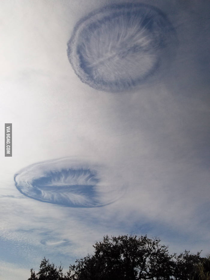 Crazy looking hole punch clouds over central Florida. - 9GAG