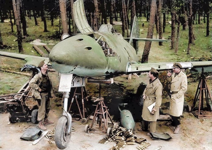 Examining a captured Me-262 - 9GAG