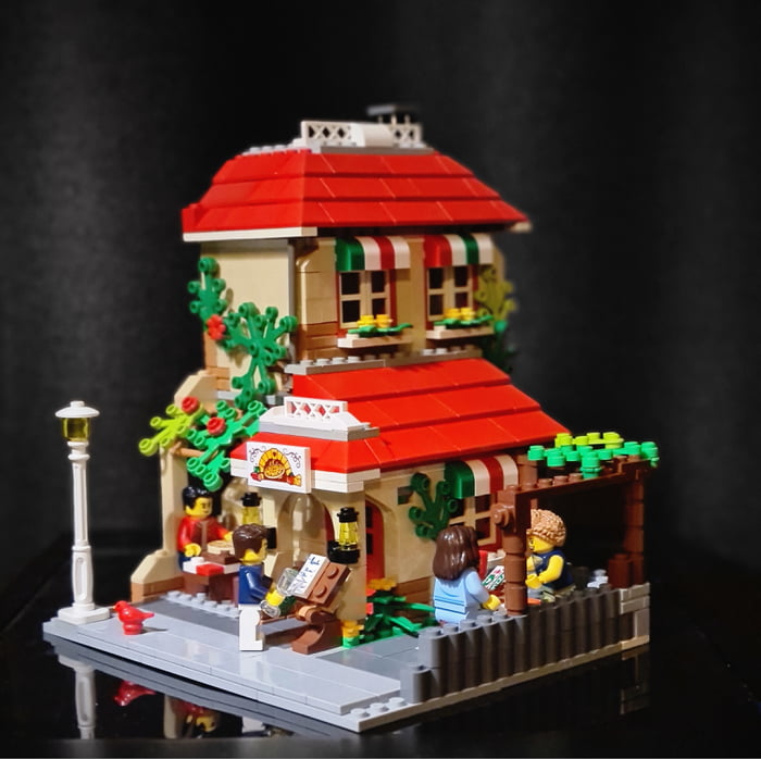 Got a second hand lego set from a friend. First attempt to build a moc ...