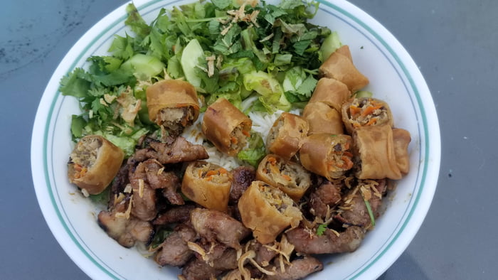 Bun Thit Nuong Cha Gio - Vietnamese Vermicelli with Grilled Pork and ...