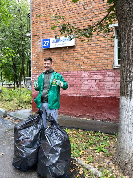 😔 money pweese 😔 - 9GAG