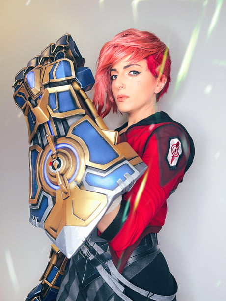 Wraith (Apex Legends) bikini version - 9GAG