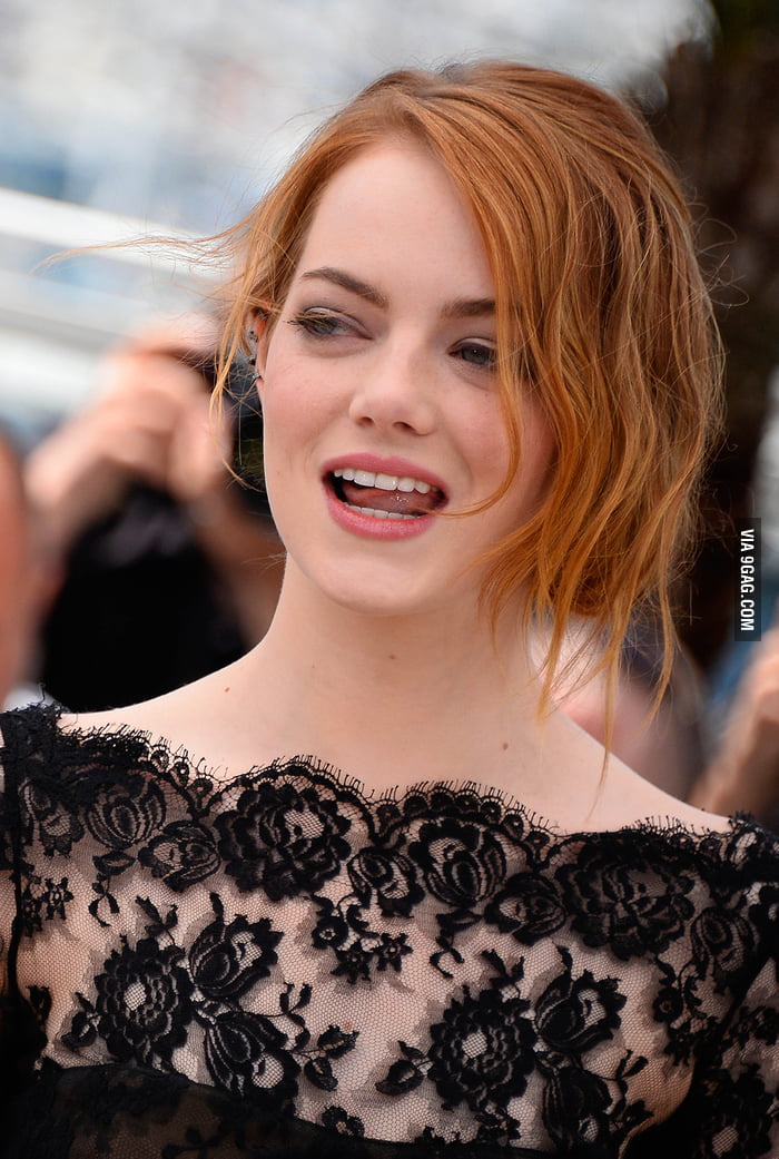 Emma Stone, fighting with the wind - 9GAG