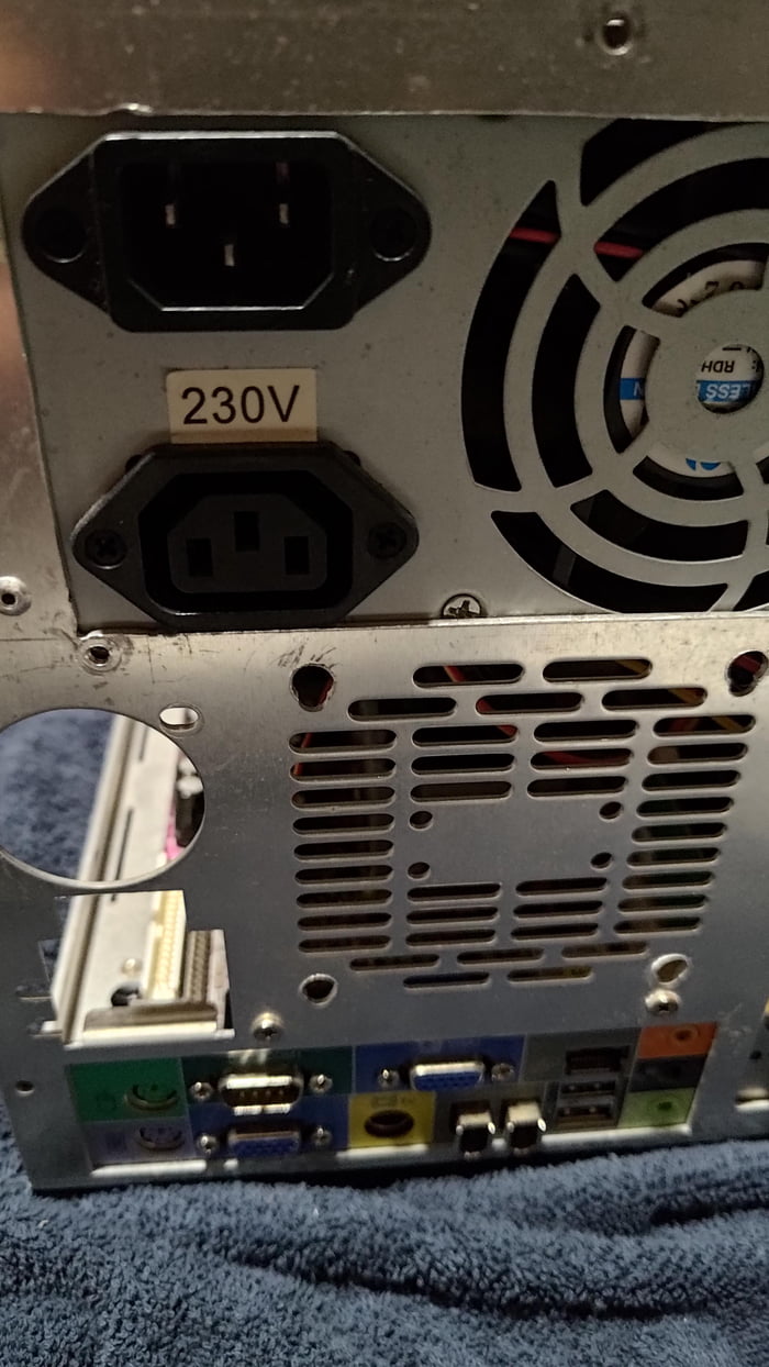 Why both female and male connectors on a power supply (old pc) - 9GAG
