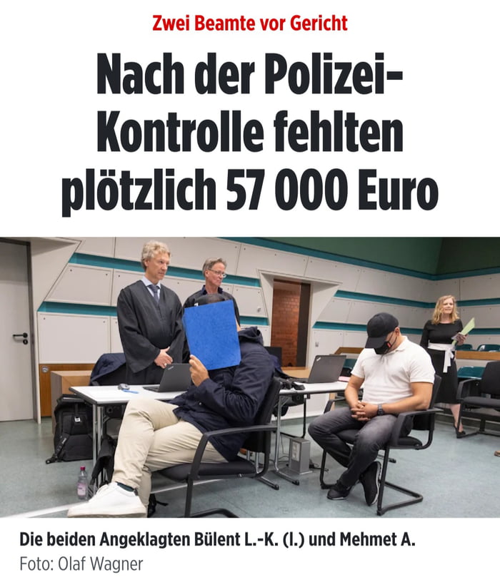 Die zwei deutschen Beamte Bülent L.-K. (l.) und Mehmet A. ... - 9GAG