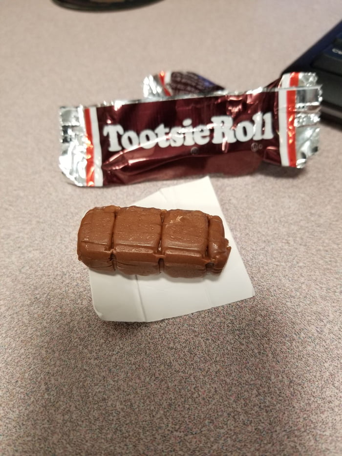 Hey get a load of this....literally...why does my tootsie roll look like a dog turd - 9GAG