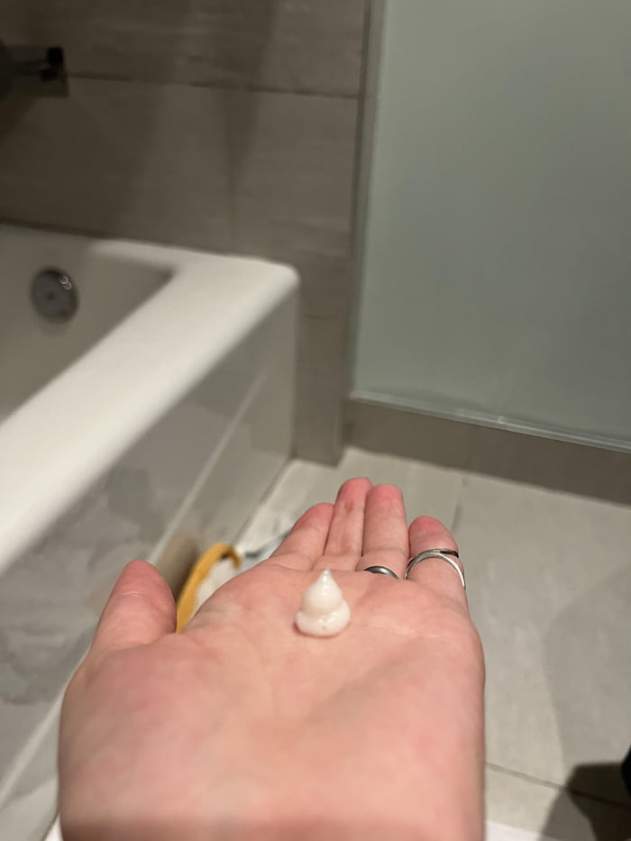 The way this lotion came out of the bottle - 9GAG