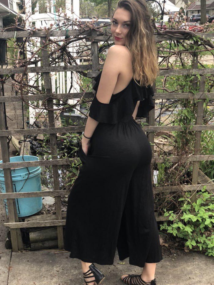 Teen presenting her ass - 9GAG