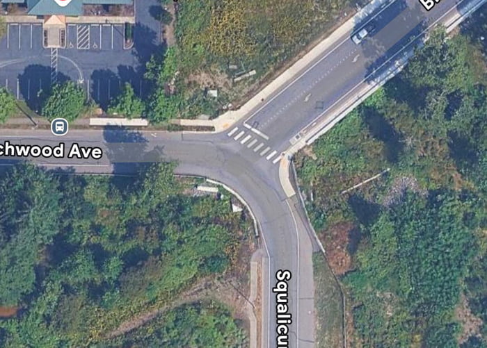 This intersection is extremely blind and awkward to turn at - 9GAG