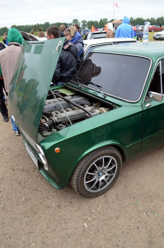 Lada 2101 with a BMW V12 in the front - 9GAG