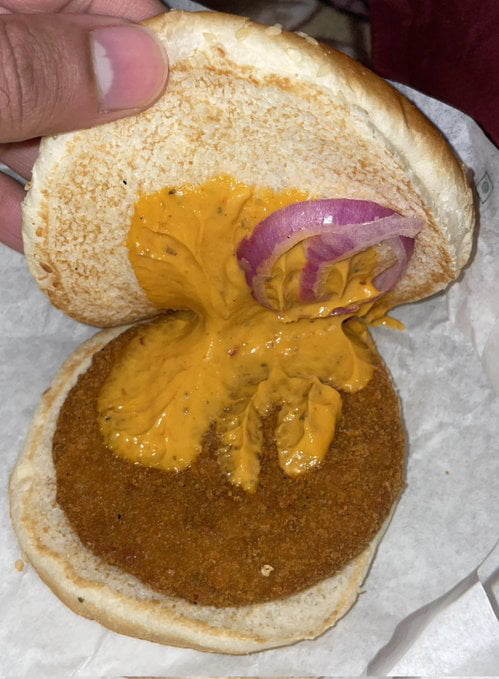 Burger King SCAM $4 burger nothing inside - 9GAG