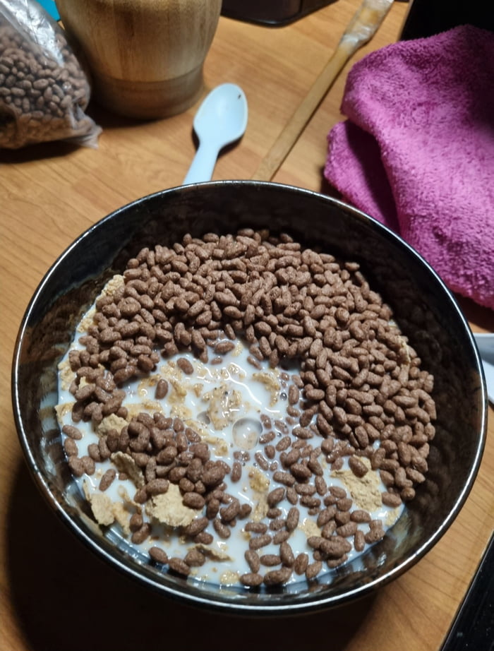I cant be the only one eating cereals at 1am when Im hungry - 9GAG