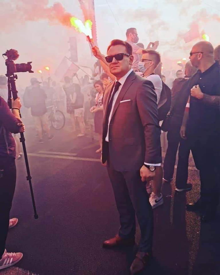 Mr. Zero during 80th anniversary of the Warsaw uprising - 9GAG