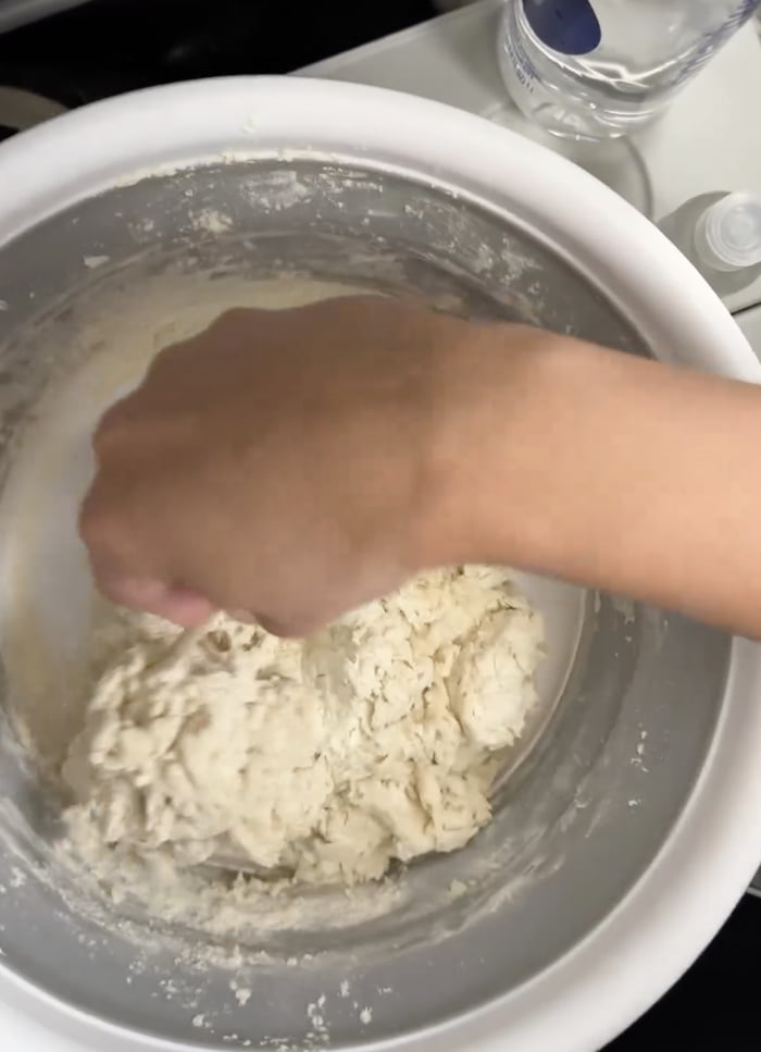 Passenger Faces Backlash For Making Bread Dough On Plane - 9GAG