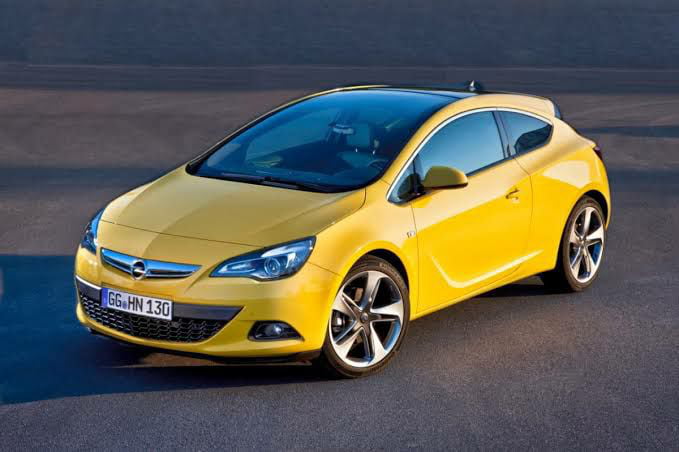 Opel Astra GTC with panoramic roof - 9GAG
