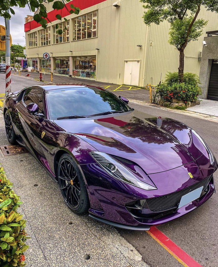 Hong Kong Viola Ferrari 812 Superfast - 9GAG