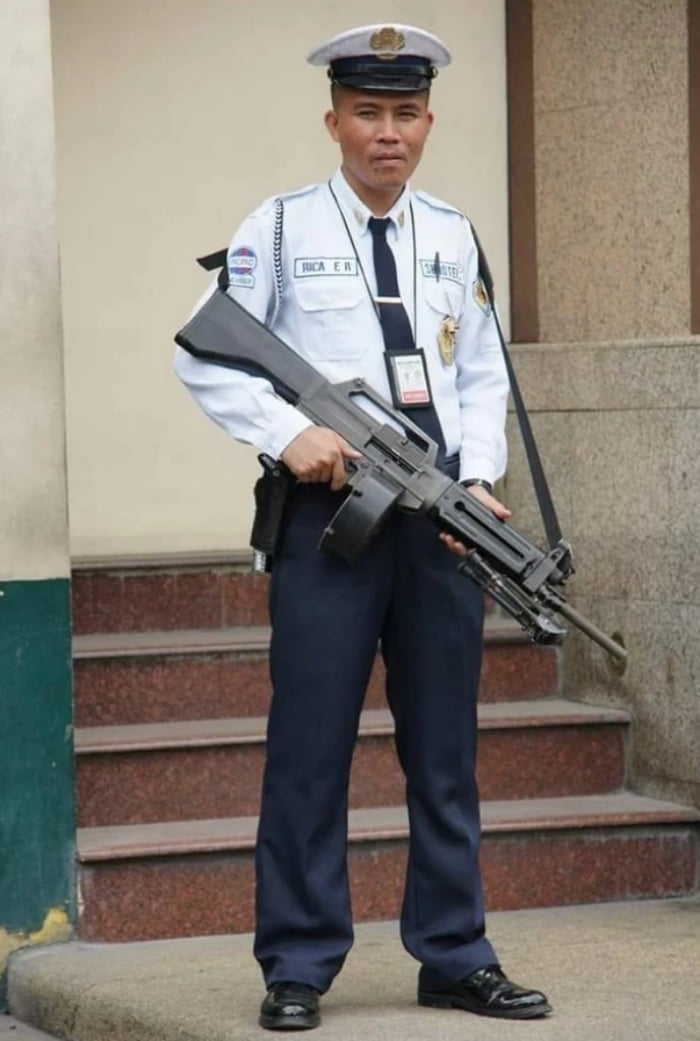 Filipino mall cop with "civilian grade" weapon - 9GAG