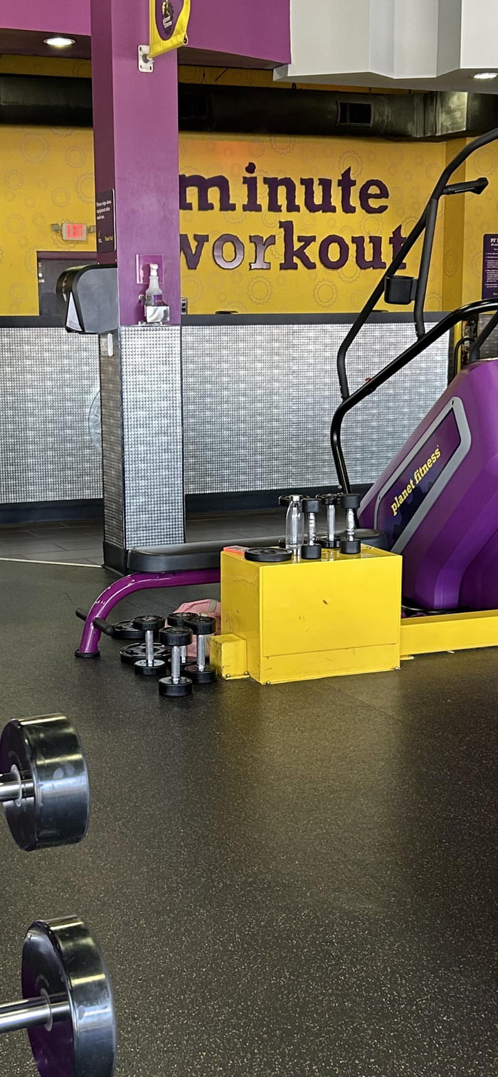 This girl at the gym who is hoarding 4 sets of the lowest handheld ...