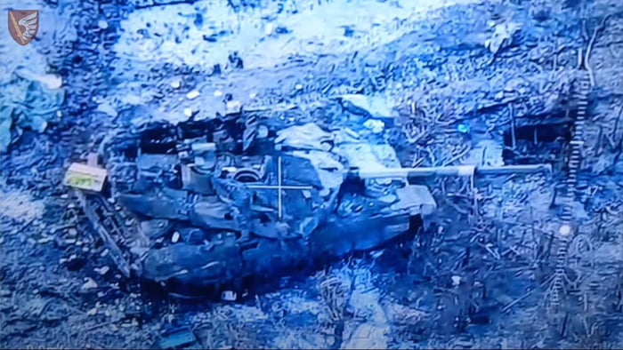 The Russia T90M Provy tank destroyed by Javelin - 9GAG