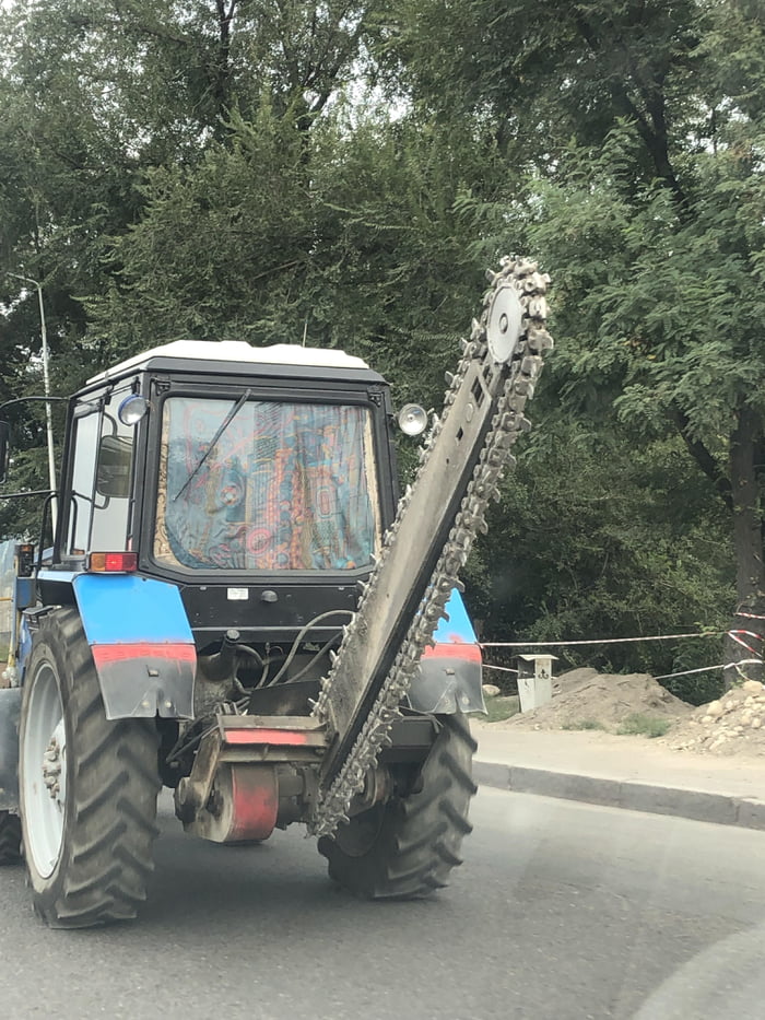 Chainsaw Tractor, unstoppable war machine - 9GAG