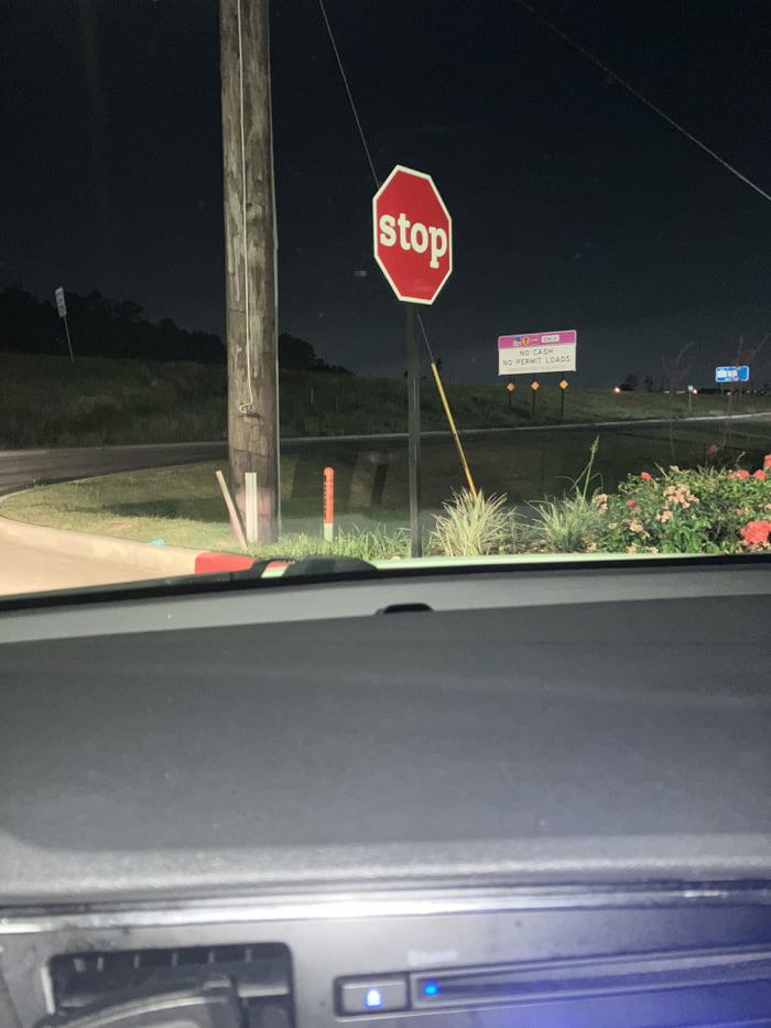 Lower case stop sign. - 9GAG