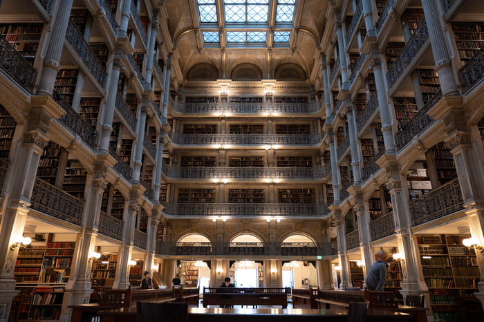 The main room at the Peabody Library in Baltimore, Maryland - 9GAG