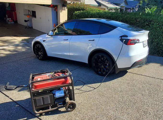 US Shortage Of Electricity In California 120K Tesla Being Charged By 