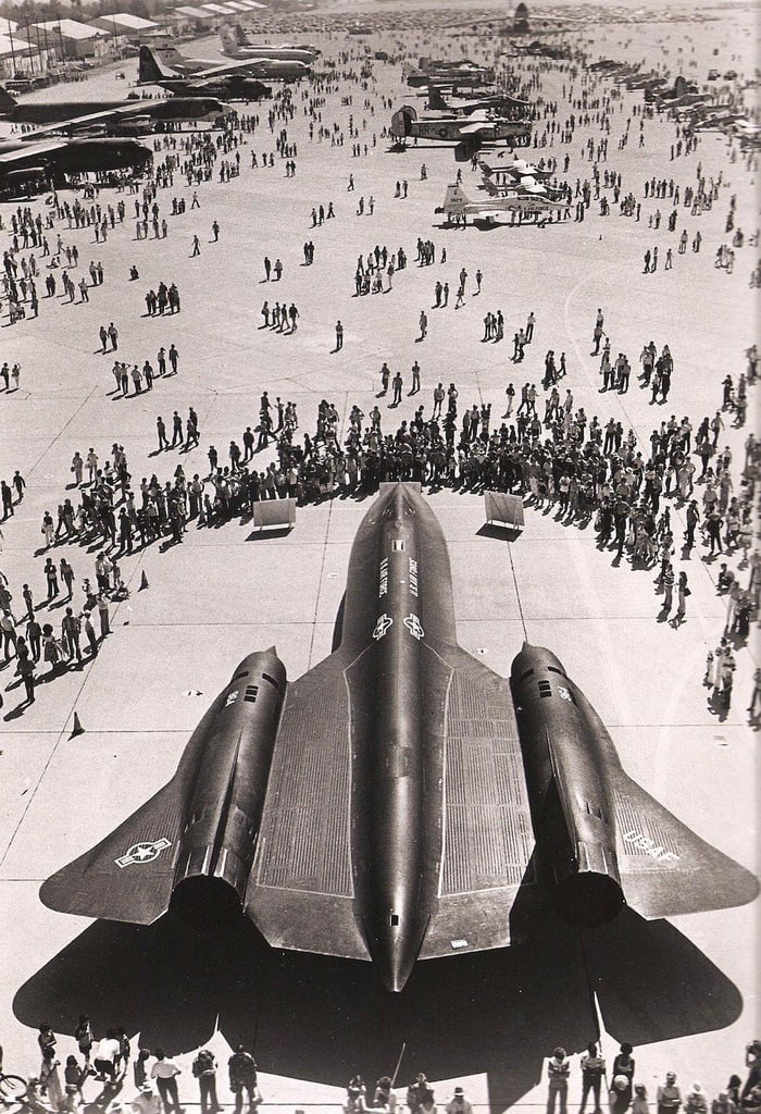 The Lockheed SR-71 Blackbird is really huge compared to humans and ...