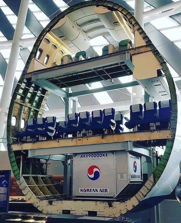 Cross section of a Boeing 747 - 9GAG