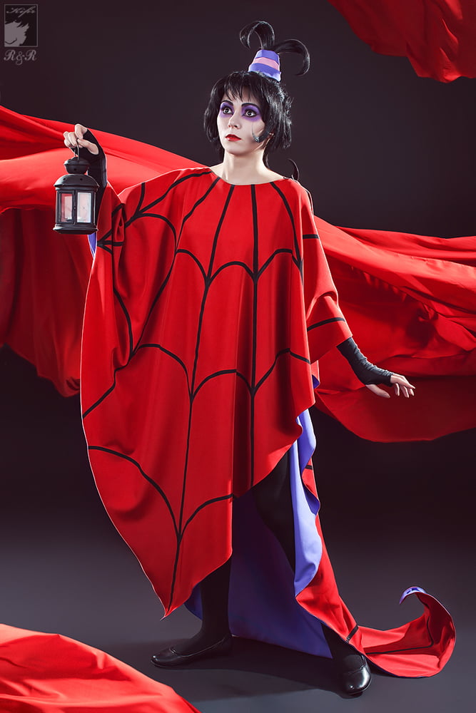 Ryoko Demon as Lydia Deetz (Beatlejuice) - 9GAG