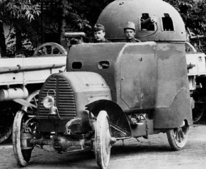The Austro-Daimler Panzerwagen, the worlds first fully armored car. - 9GAG
