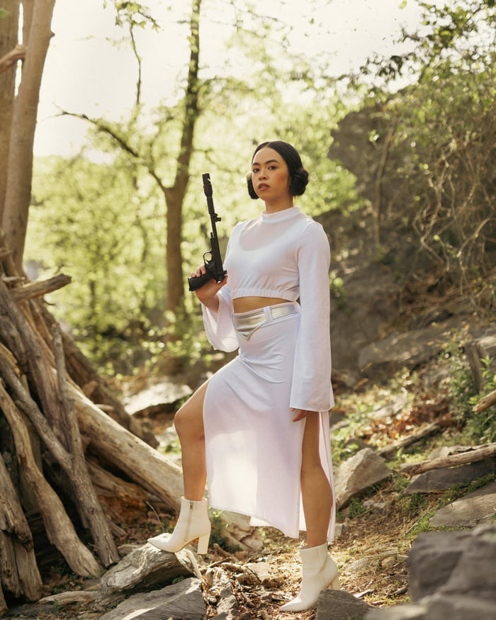 Princess Leia Organa. For more Star Wars Cosplay @_figgysmalls - 9GAG