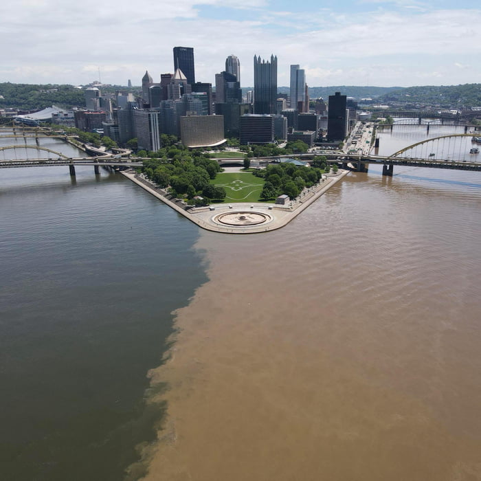2 Rivers in Pittsburgh PA coming together. The waters flowing from the ...