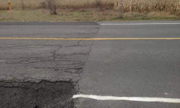 Quebec (left) vs Ontario (right) roads - 9GAG