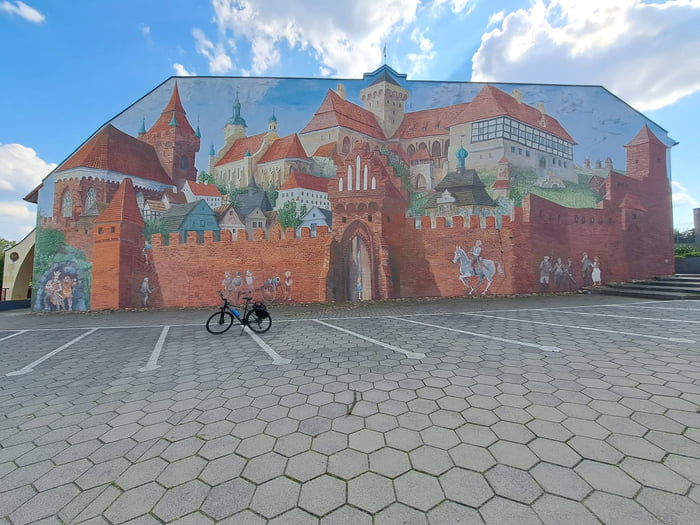 Giant mural in Pyzdry Poland - 9GAG