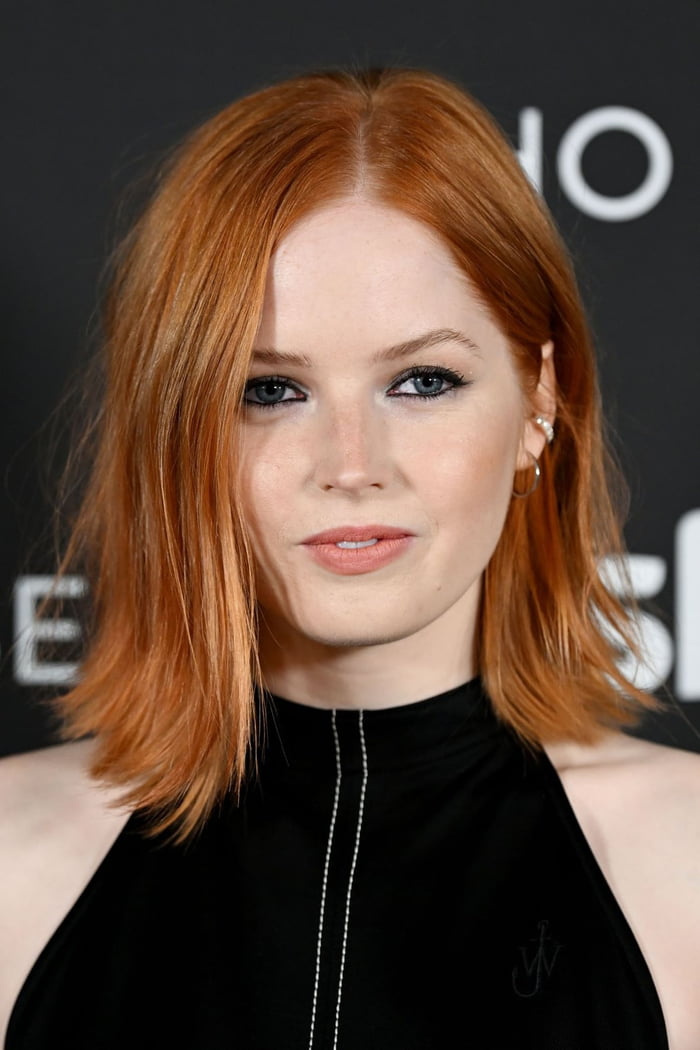 Ellie Bamber - 9GAG