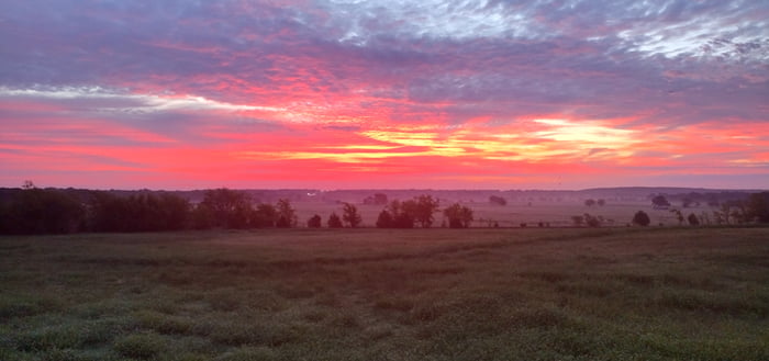 Texas morning. Only saw it cause I was up all night.. - 9GAG