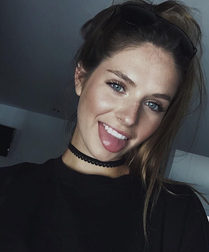 Beautiful Quebec Girl IUTR - 9GAG