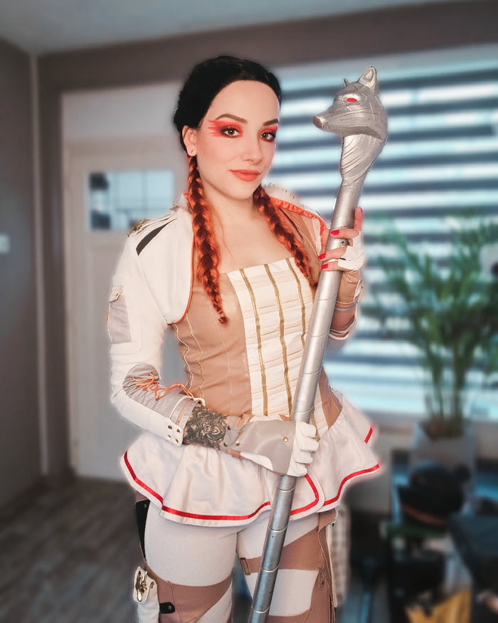 Loba - Apex Legends cosplay - 9GAG