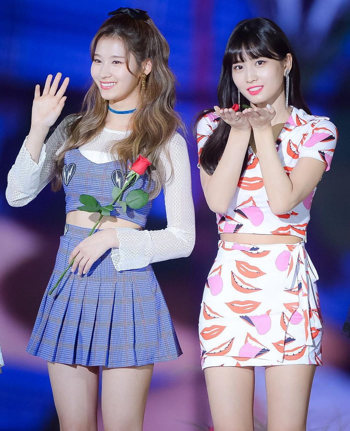 Sana and Momo - 9GAG