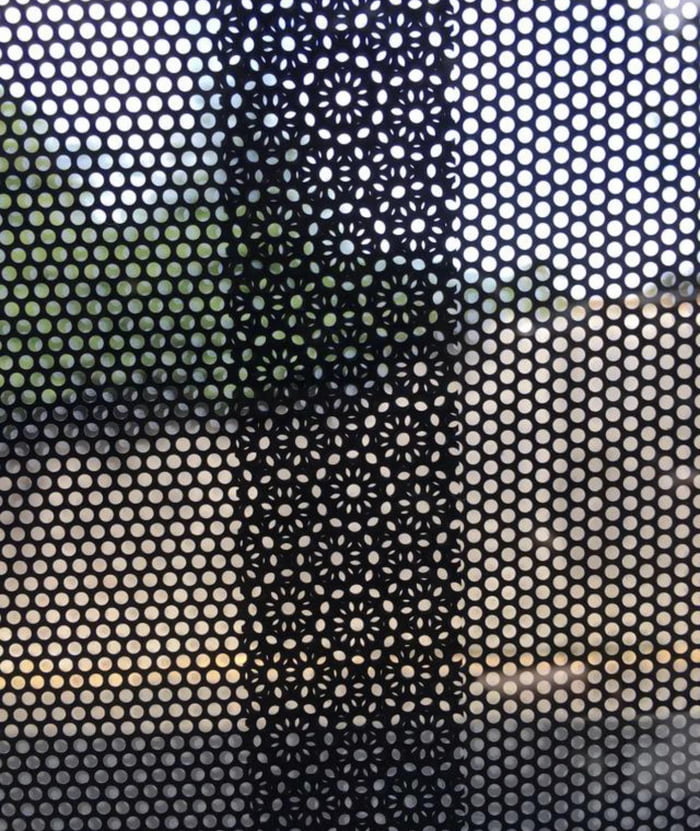 The pattern made by these overlapping screens - 9GAG