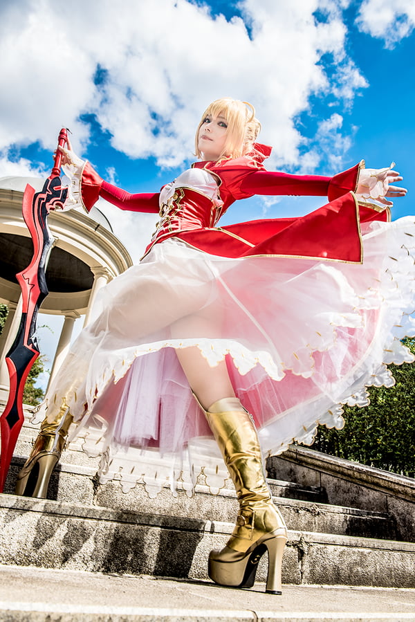 Red Saber Cosplay by Yu - 9GAG