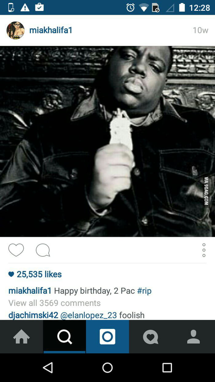 When mia khalifa put a pic of biggie and said rip tupac - 9GAG