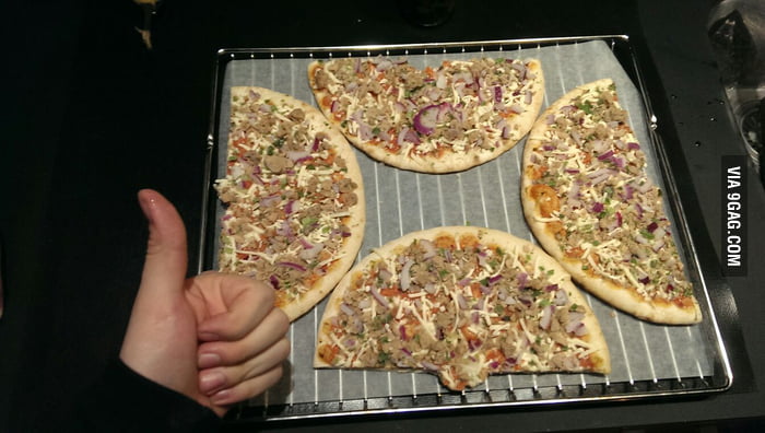 How to put two pizzas on a rack - 9GAG