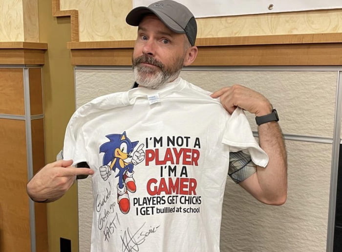 Sonic voice actor Roger Craig Smith holding a Signed shit a fan brought ...