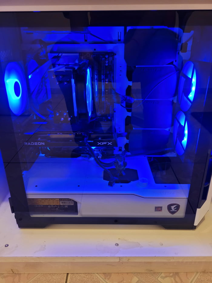 First all AMD build, Ryzen 5 5600 and Radeon RX6600 - 9GAG