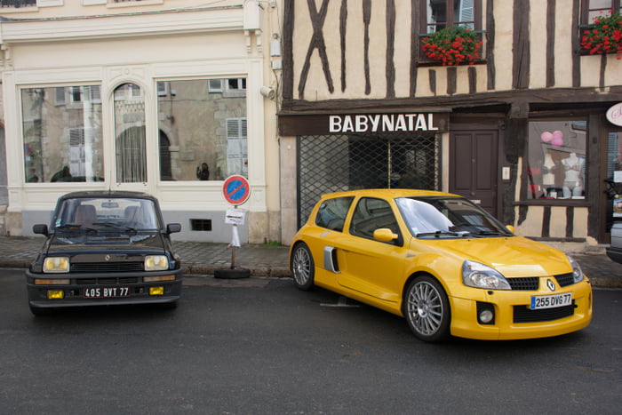 Mid Engine Renaults: R5 Turbo & Clio V6 - 9GAG