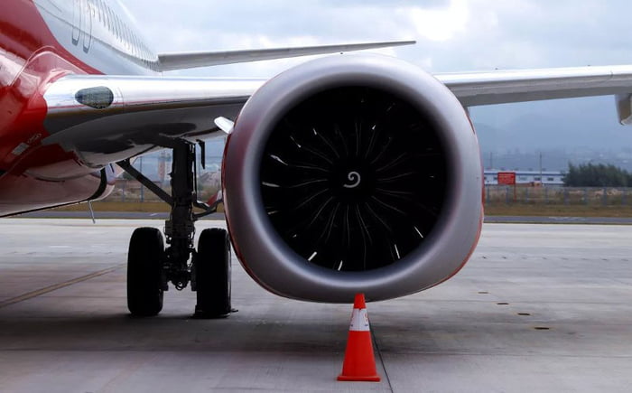 Another Passenger Tries To Throw Coins Into Jet's Engine For Safe ...